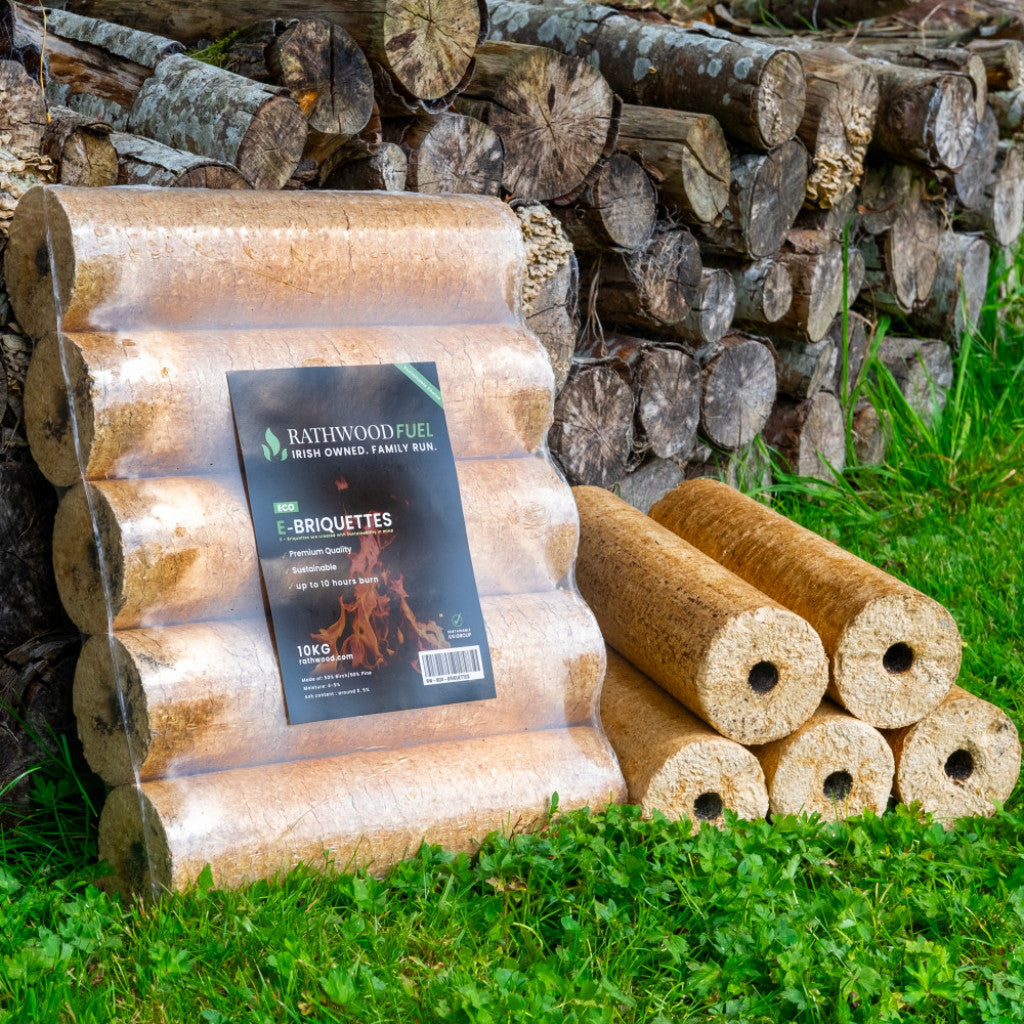 E-Briquettes and Two Bags of Kindling Pallet Delivery - 300kg (30 x 10 ...